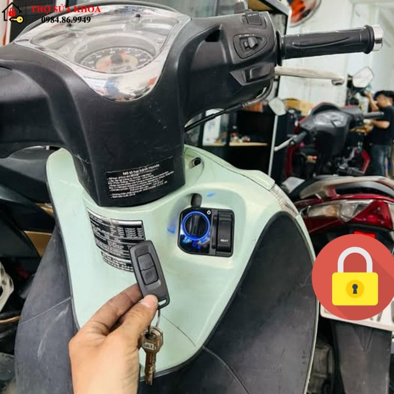 Cách mở khóa cổ Xe SH mode bị kẹt hóc hỏng Xử lý khẩn cấp dễ dàng